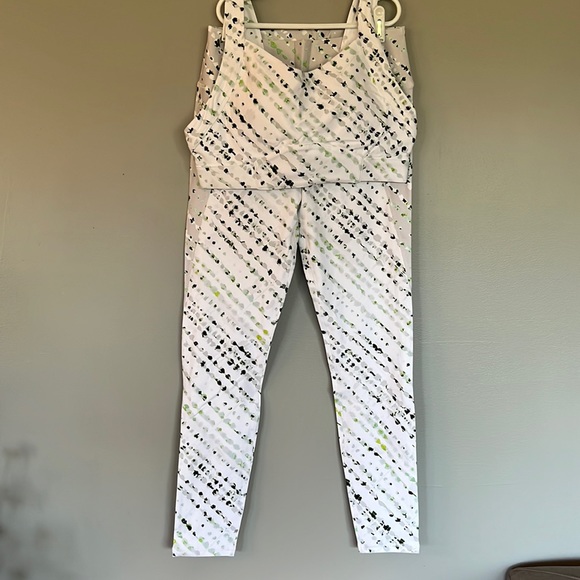 Fabletics | Other | Fabletics Sports Bra And Yoga Pants In White And ...